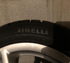  4 cerchi originali PORSCHE con relativi pneumatici invernali da 18 PIRELLI sottozero